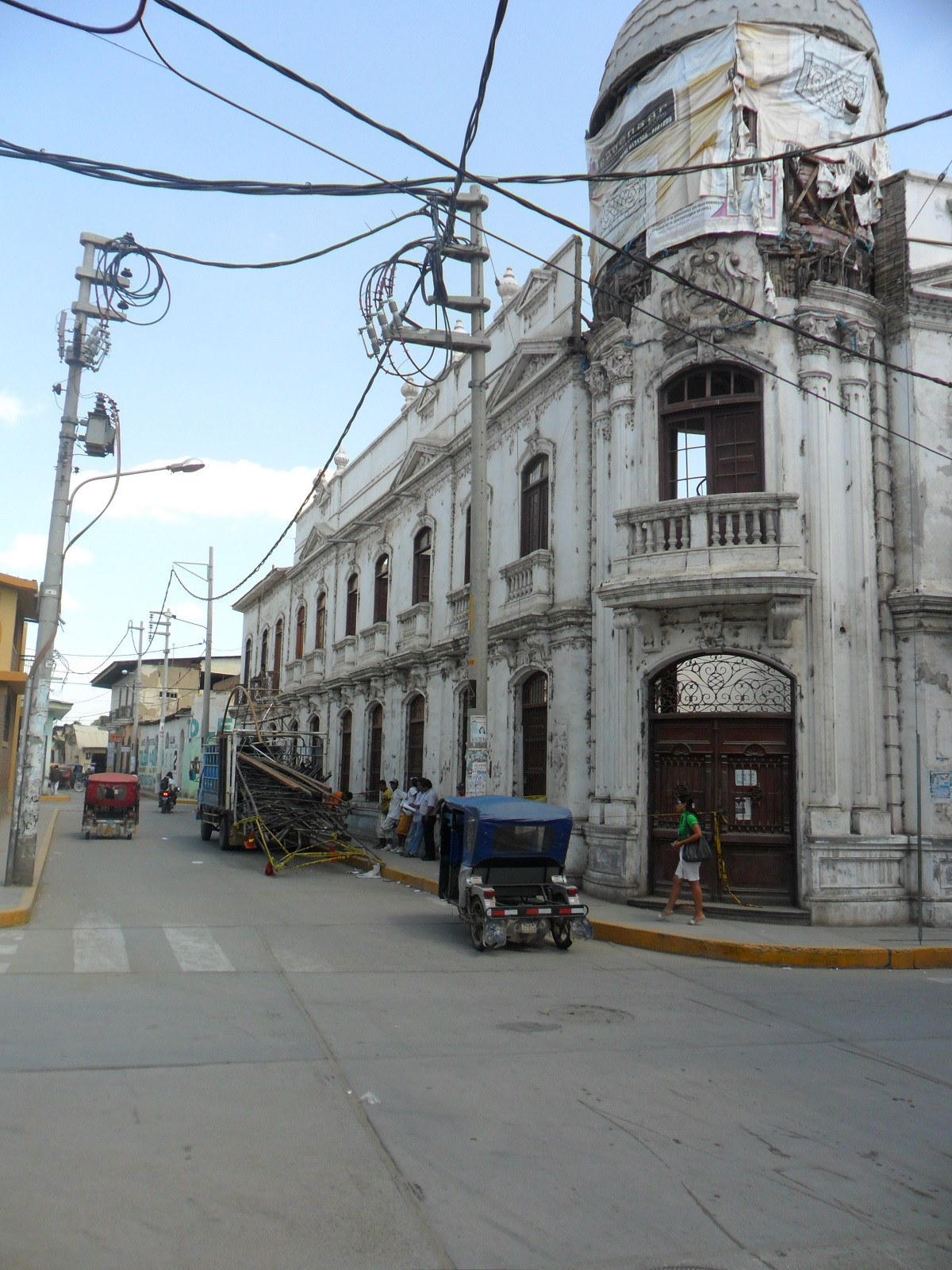 Restauración de intervención fachadista de la Casona Figallo, Sullana ...